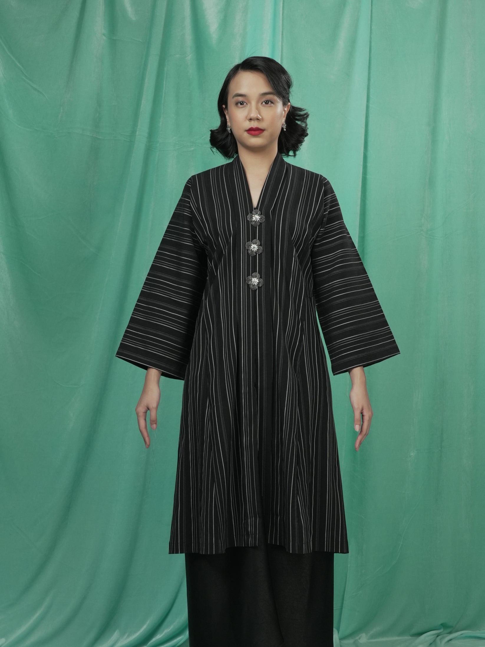 Kebaya Lampai Regang Hitam – GEMPIKAT